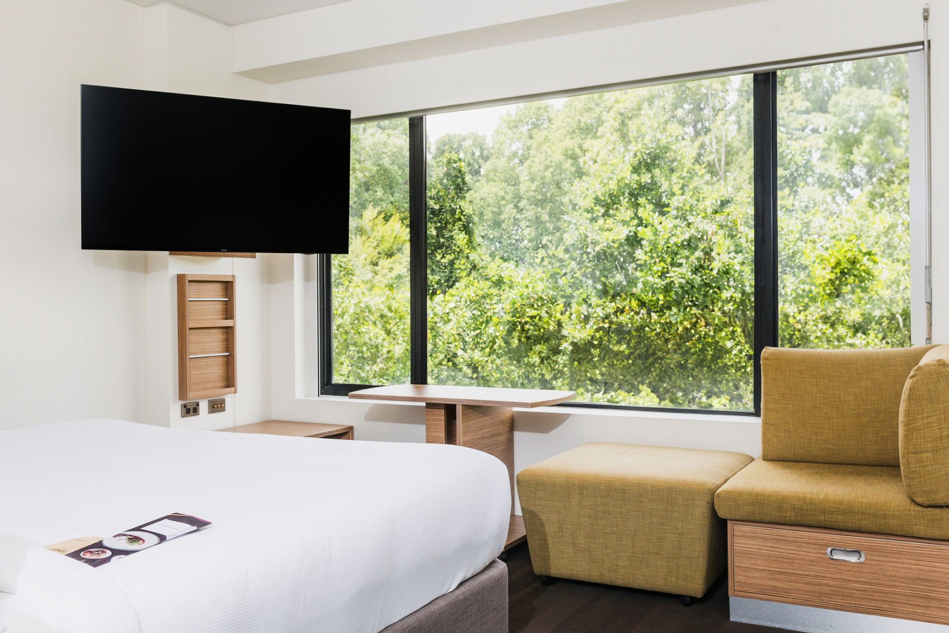 Premium Park View Accommodation | Crowne Plaza Canberra